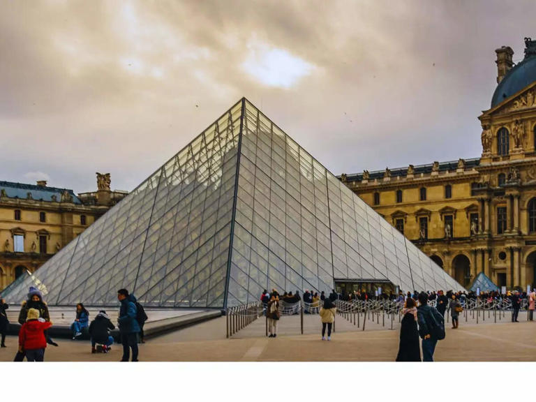 Louvre Museum in Paris temporarily shuts down: Causes, consequences ...