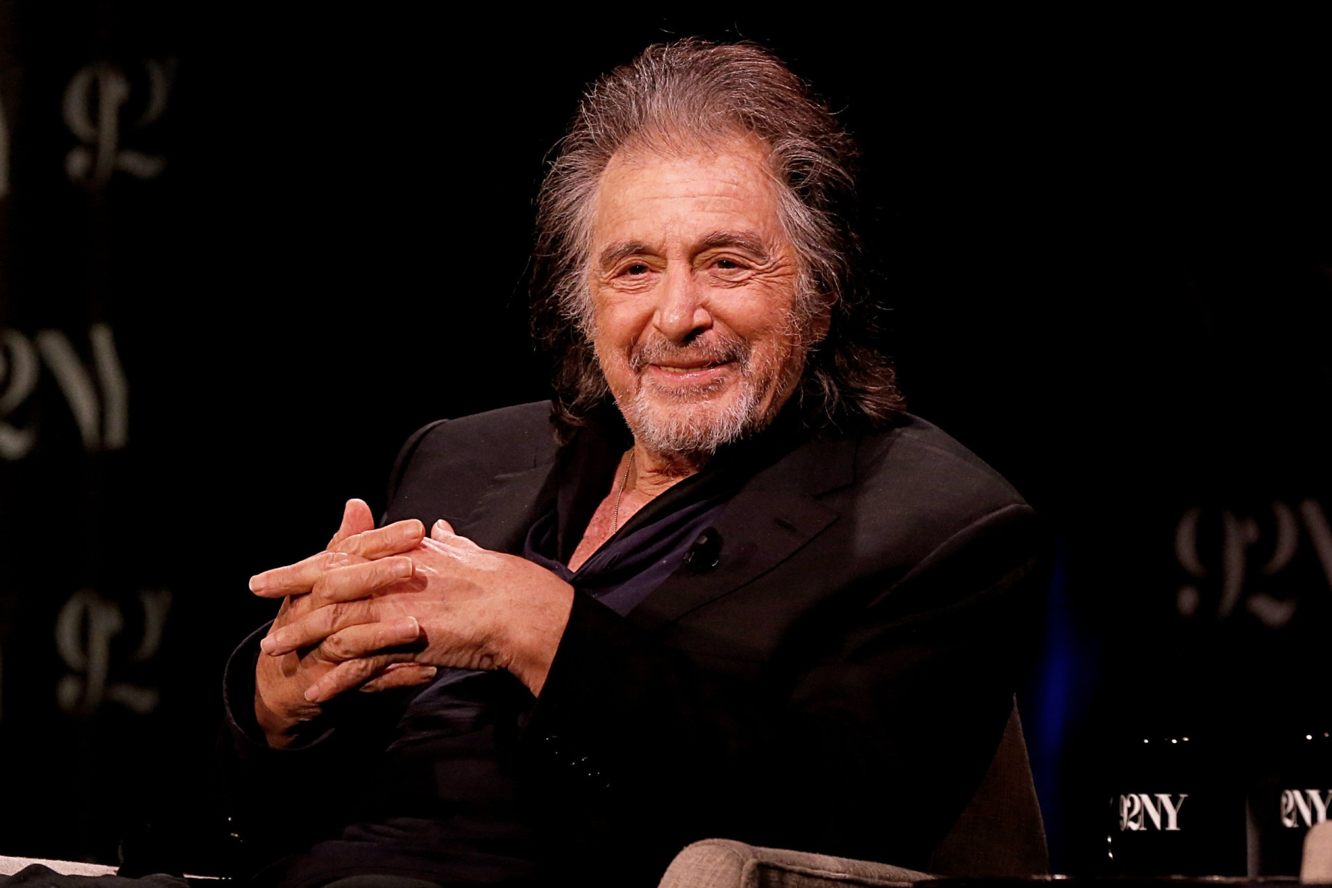 Pères à plus de 60 ans : ces stars font scandale