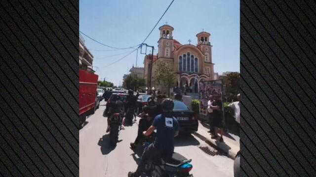 Λαμία: Σπαραγμός στην κηδεία του 16χρονου που σκοτώθηκε σε τροχαίο ...