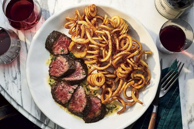The Best Wine to Pair With Every Cut of Steak, According to a Sommelier