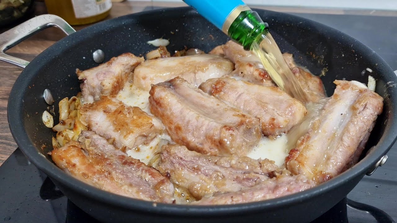 Noch nie waren Rippchen mit Zwiebeln so lecker! Rippchen mit Beilage ...
