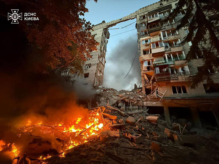 Intanto Kiev brucia e gli ucraini muoiono. «Da Mosca puro terrorismo»