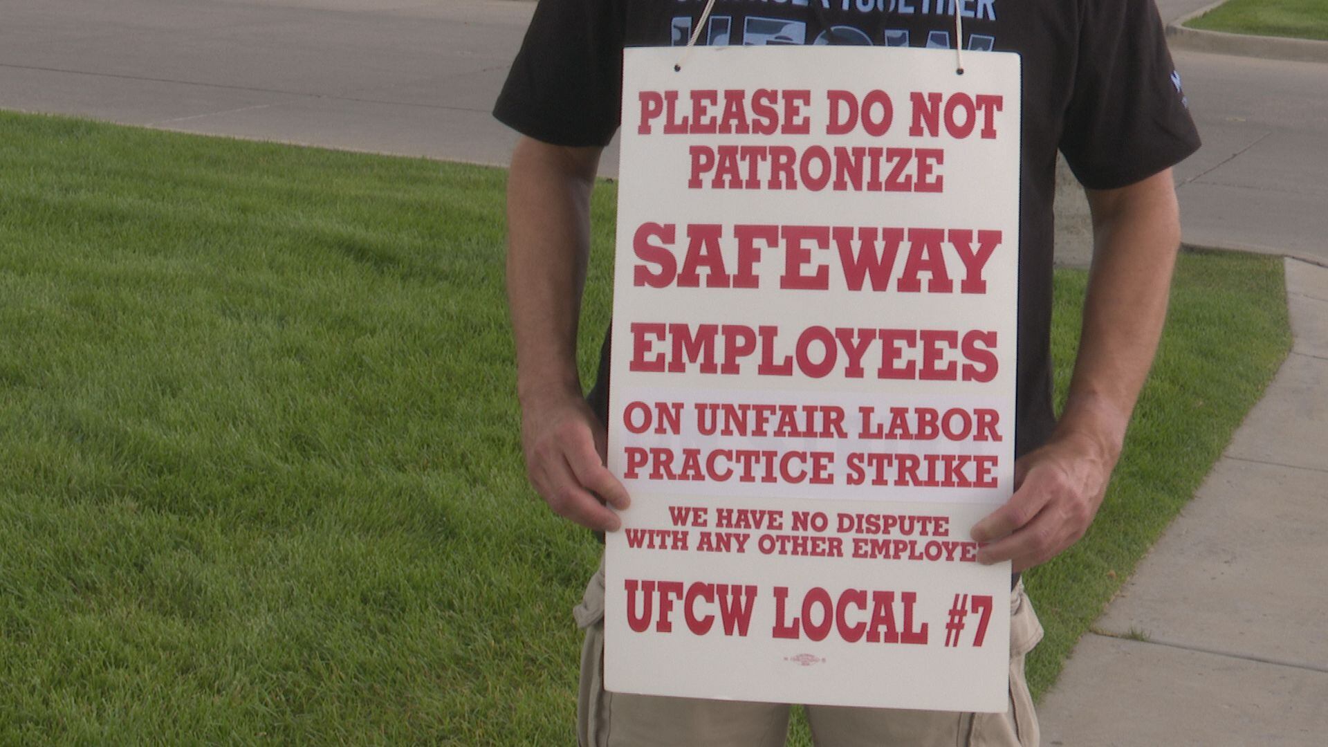 Grand Junction Safeway employees go on strike