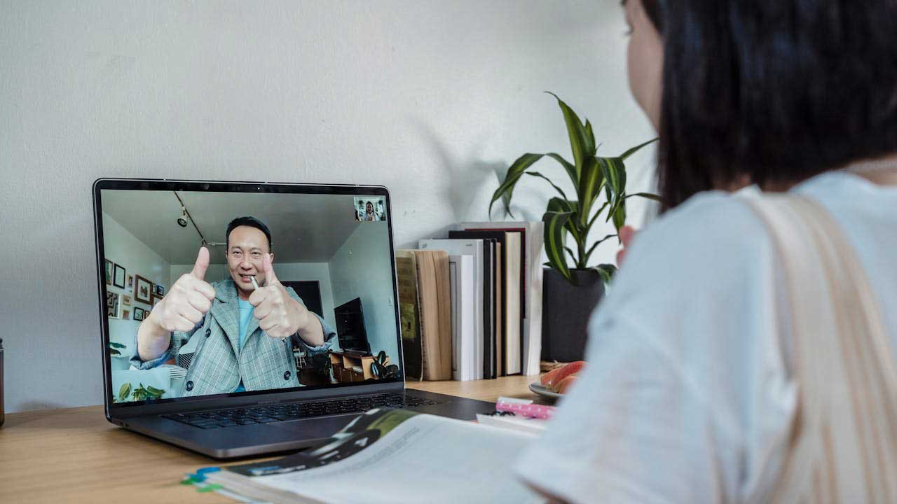 5 Signs a Hacker Has Taken Control of Your PC’s Webcam