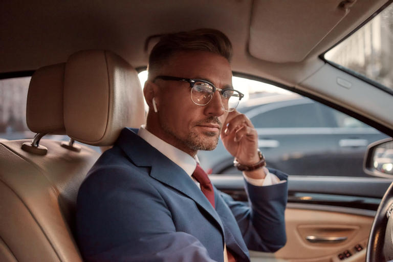 Is it legal to drive with ear buds, headphones in Georgia? Here's what ...
