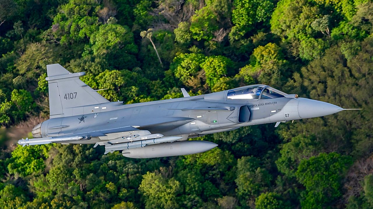 Saab testa caça a jato com inteligência artificial em voos históricos ...