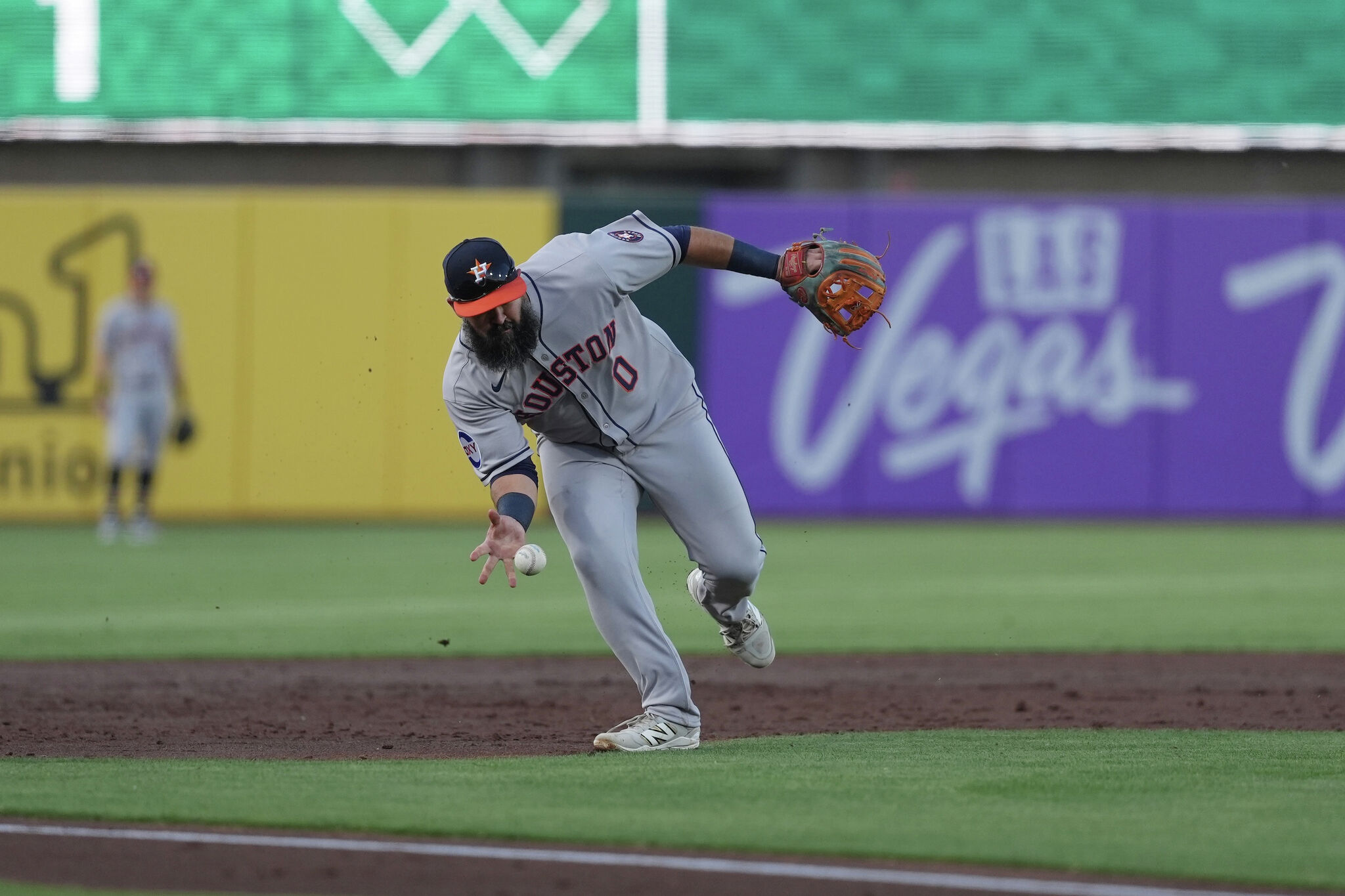 Wait, does Astros' newest infielder have the best hands in baseball?