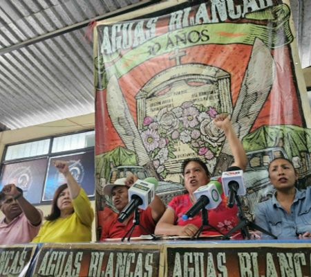 Piden a Sheinbaum reabrir el caso de la masacre en Aguas Blancas