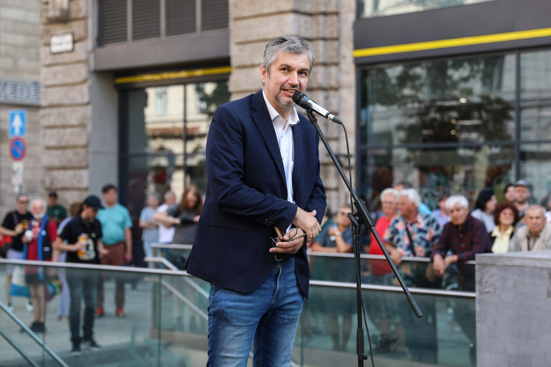 Nyomoz a rendőrség Hadházy és a ferences szerzetes összetűzése miatt ...