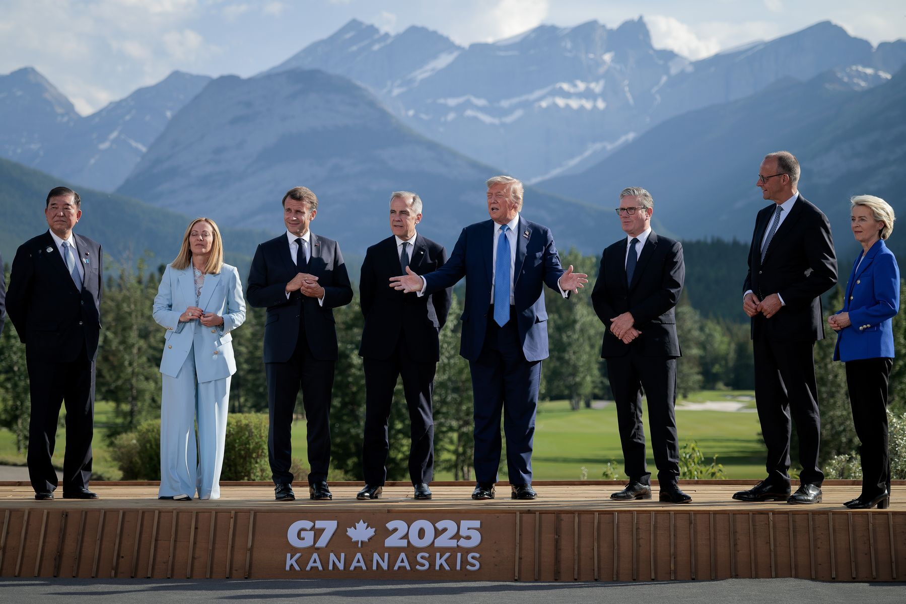 Trump leaves G7 summit early