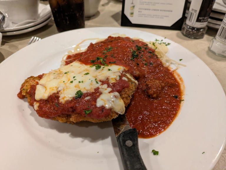 We tried eight dishes (and breadsticks) at renowned Tomato Brothers ...