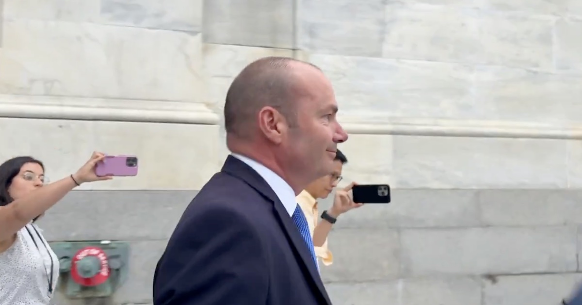 WATCH: Mike Lee Goes Stone Cold Silent, Flees from Reporter Pressing ...