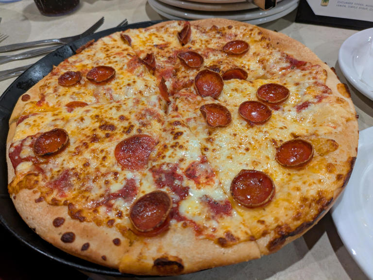 We tried eight dishes (and breadsticks) at renowned Tomato Brothers ...