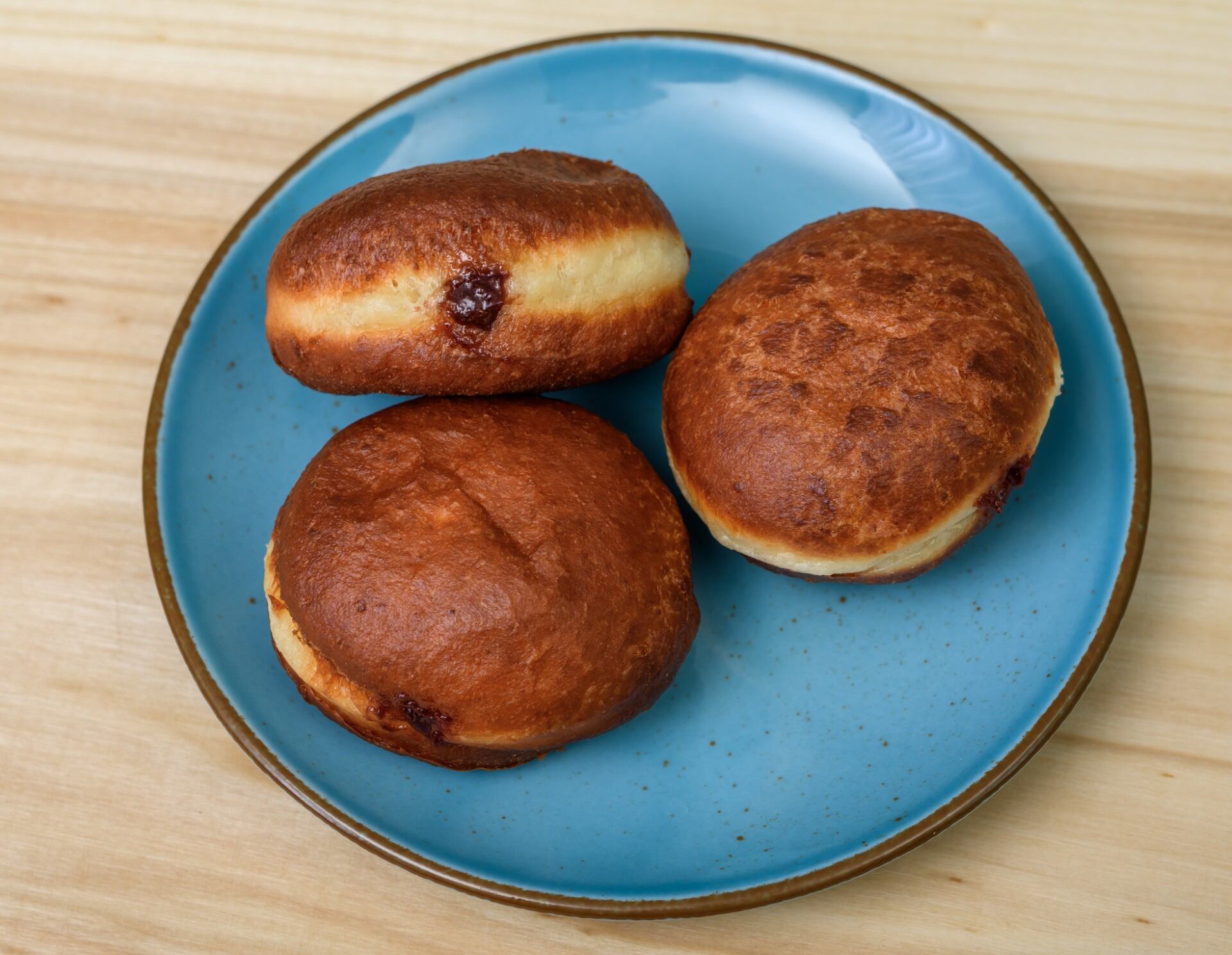 Esta es la receta para hacer donas rellenas de chocolate