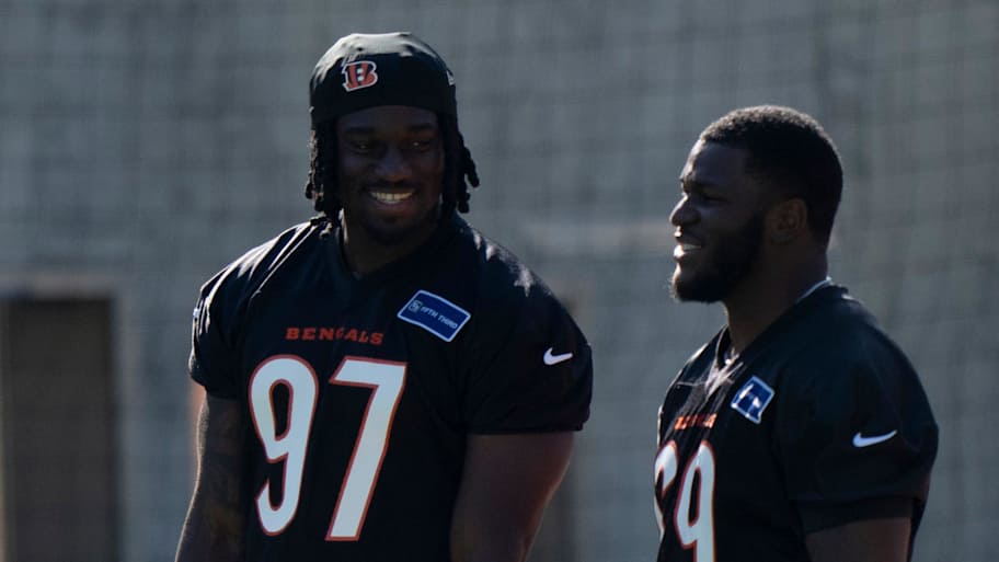 Mock trade has Chicago Bears acquiring Bengals' rookie pass rusher