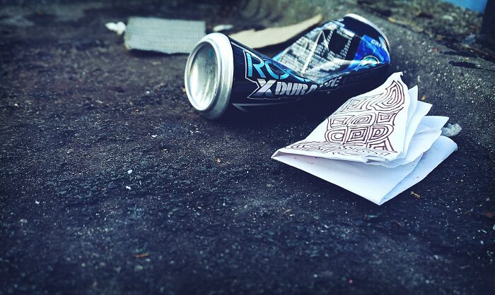 24 People Answer “What’s A Dead Giveaway That Someone Is A [Bad Person]?”