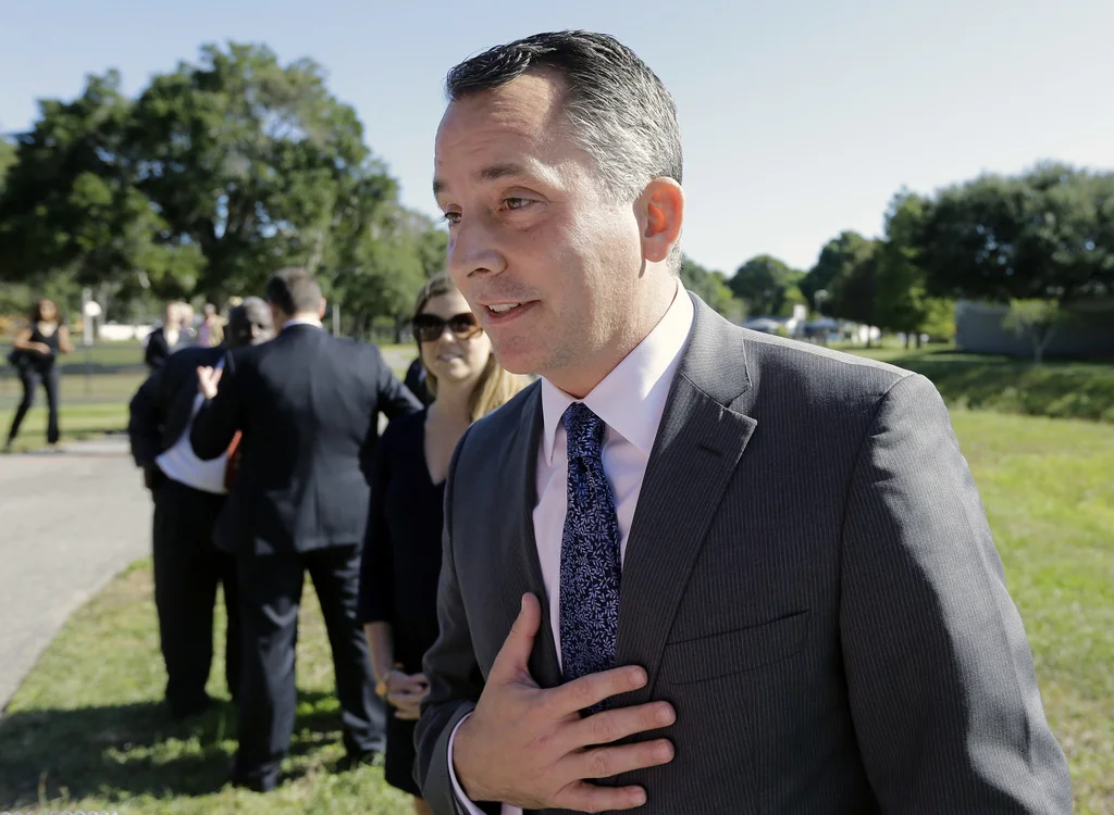 Byron Donalds targets David Jolly on gun control stance as Florida ...