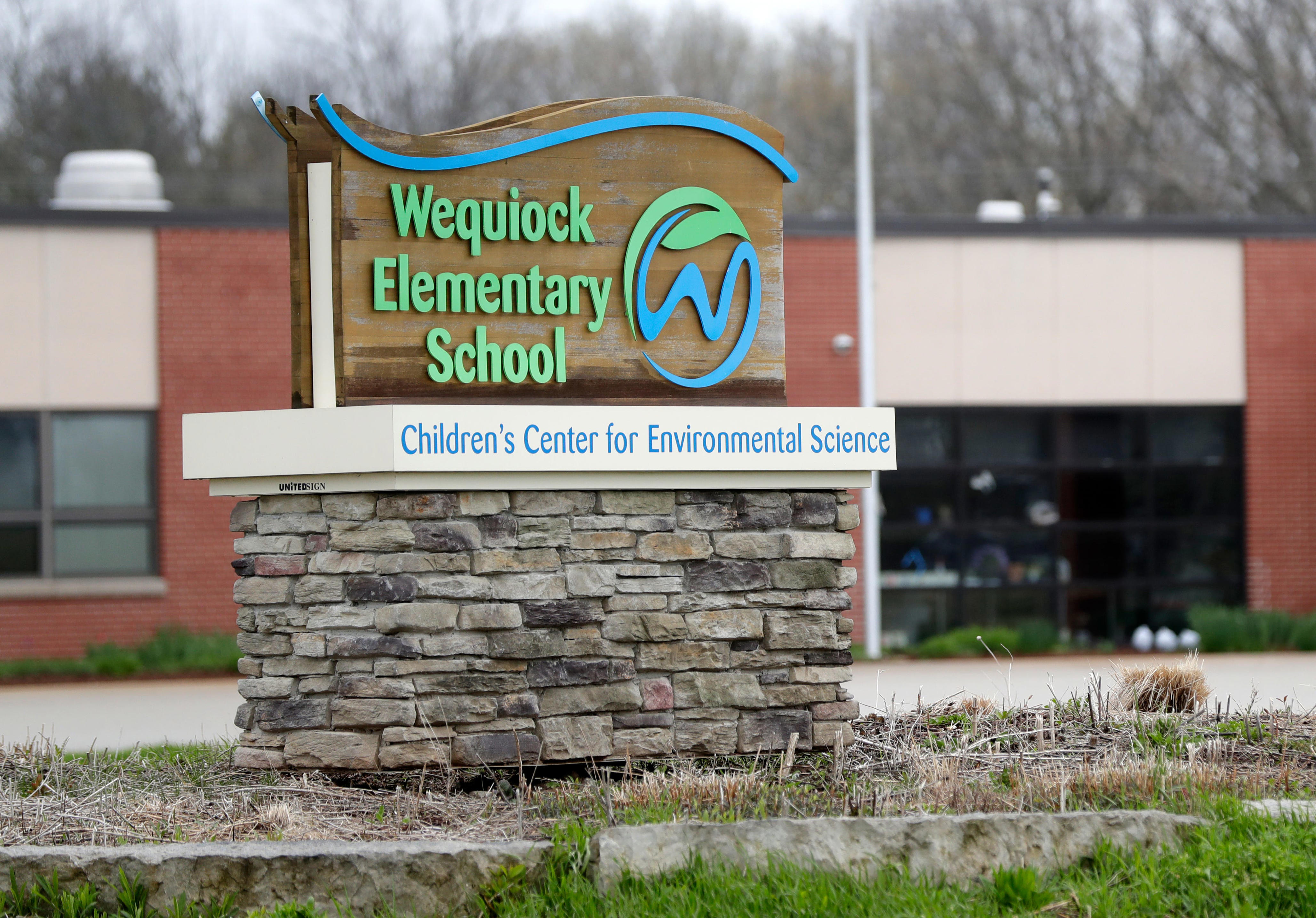 Green Bay school district sells Wequiock Elementary property