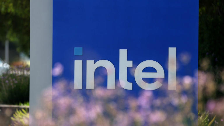 Intel planeja demitir 20% dos funcionários de fábricas em julho ...