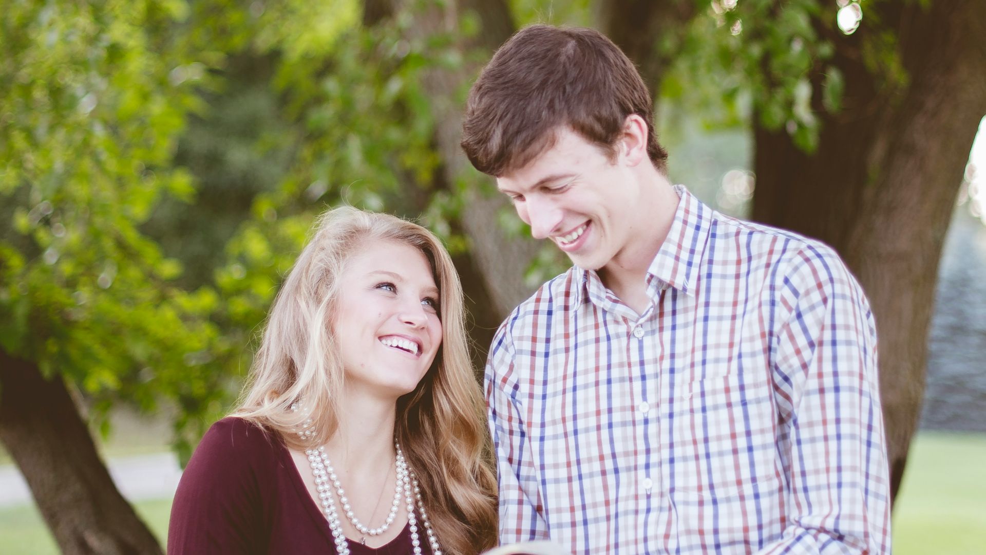 10 Reasons To Stay Friends With Your Ex & 10 Reasons To Cut Them Off