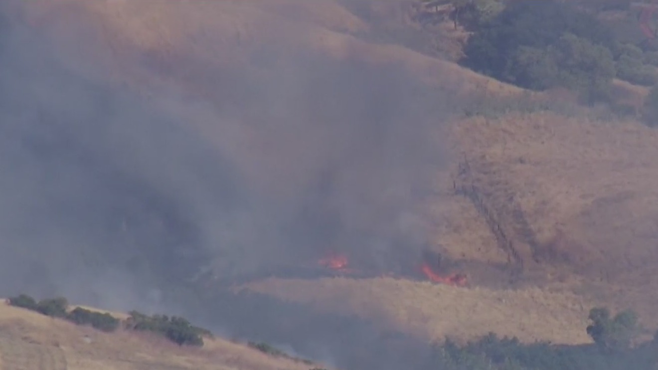 San Jose Fire crews, Cal Fire at vegetation fire in East San Jose