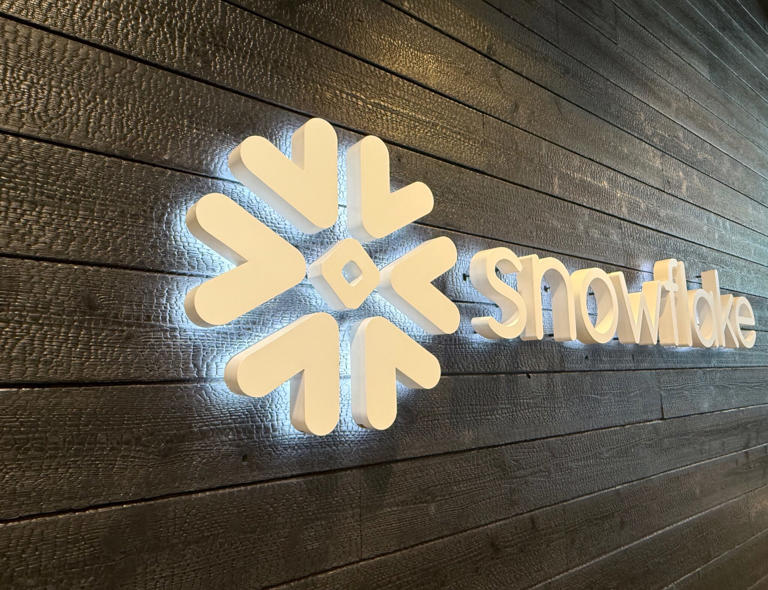 Snowflake commits $6B to Amazon Web Services over 5 years in latest AI ...