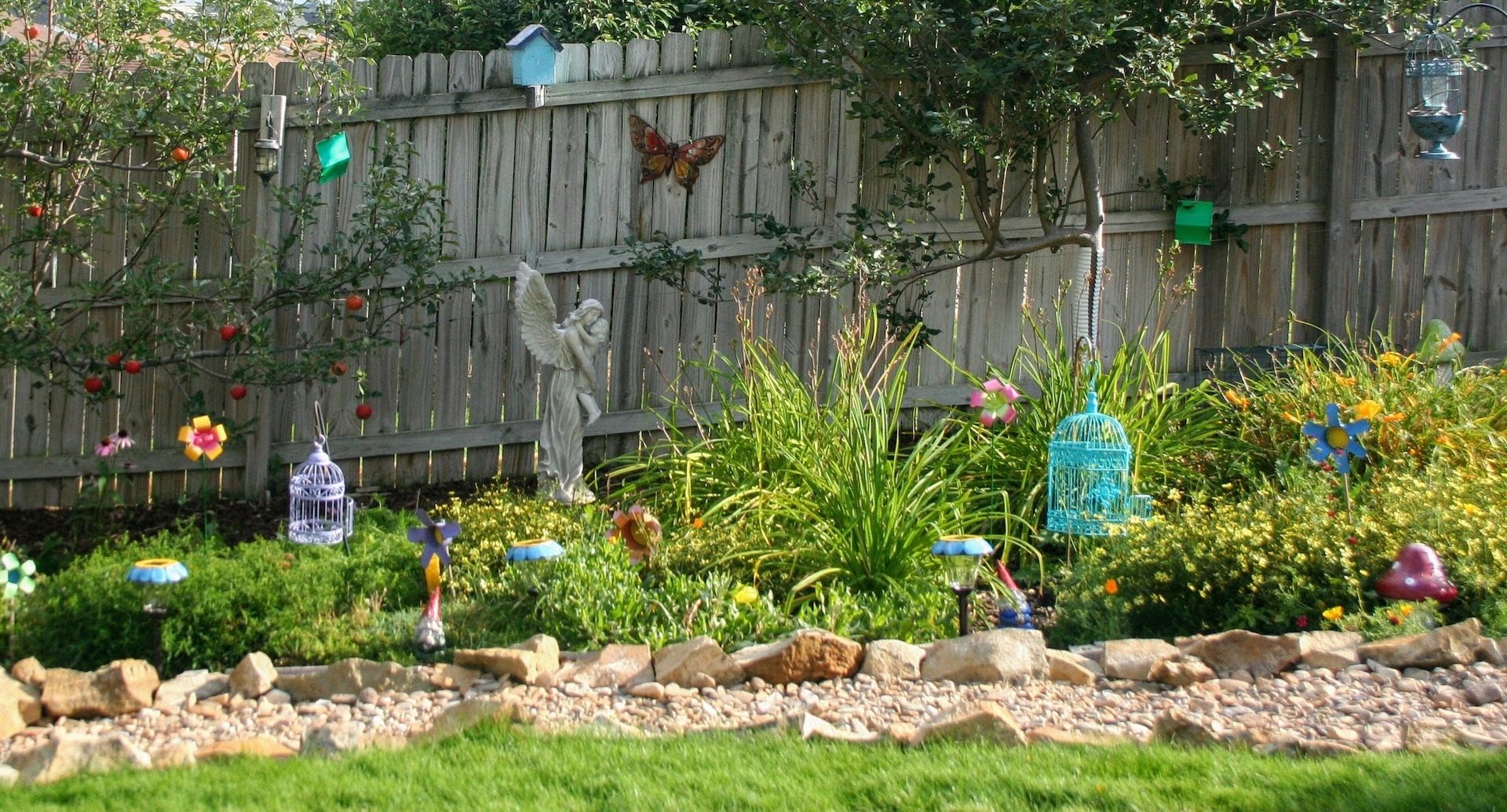 These Eight Landscaping Decisions Will Hurt Your Home's Value