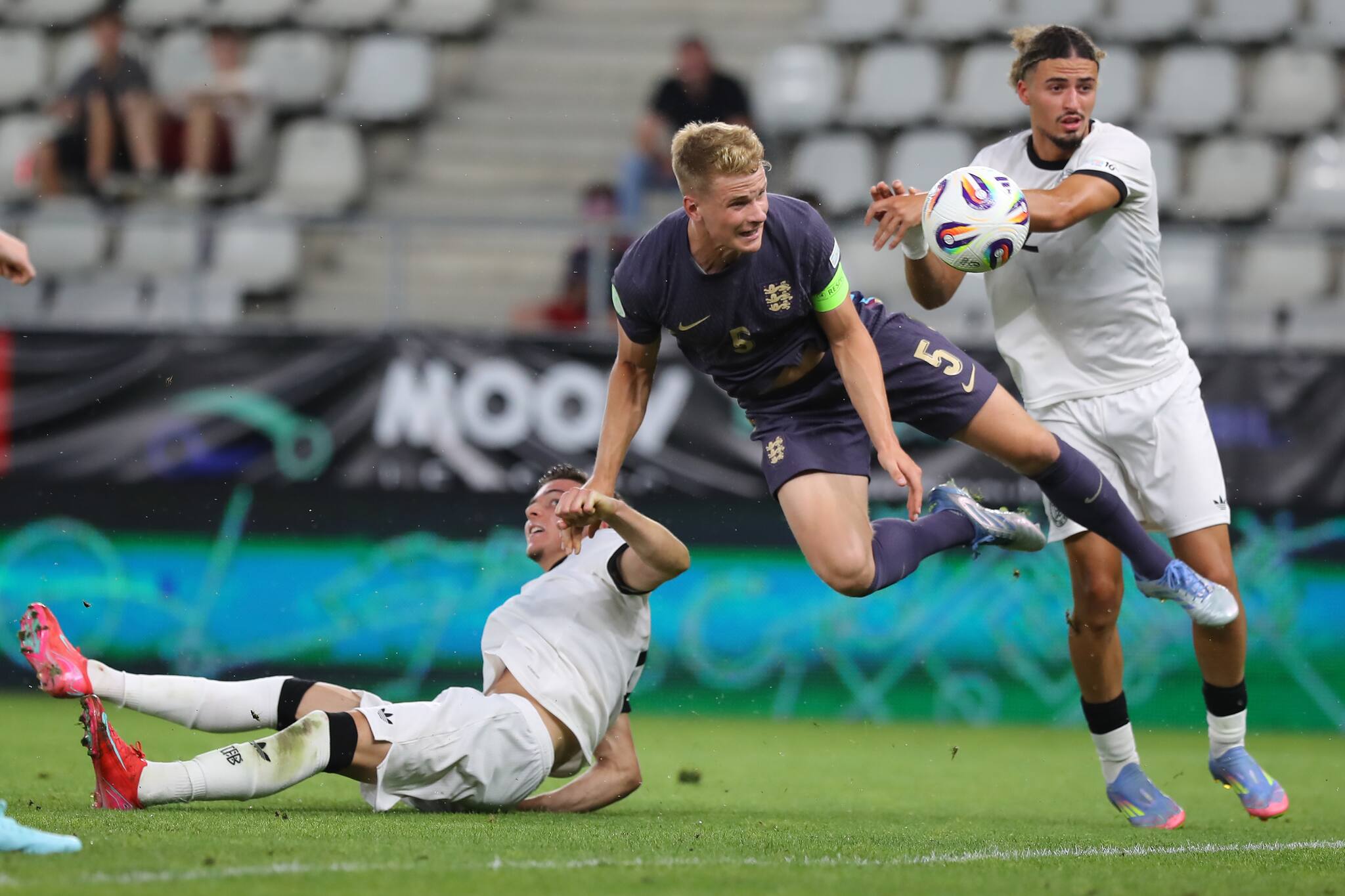 Dramatisches 10-Tore-Spektakel: Deutschland gibt klare Führung aus der Hand