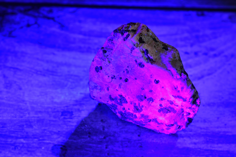 15 Minerals That Glow in the Dark Naturally