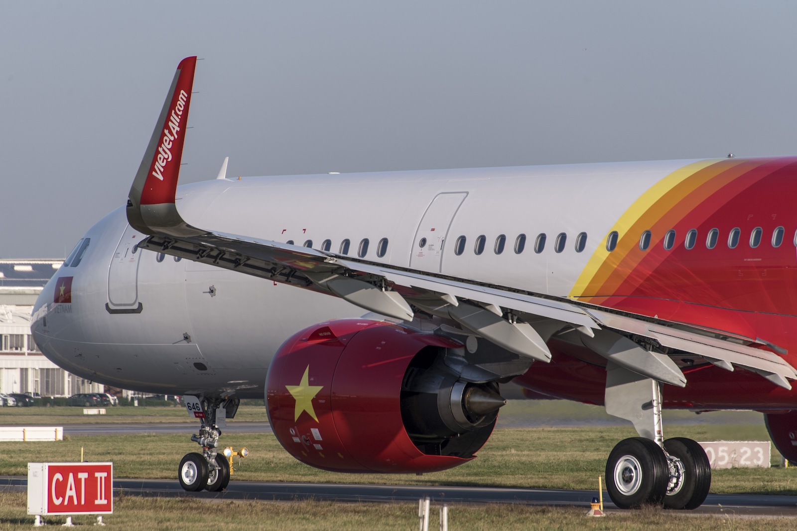 Vietjet Finalizes Order for 100 A321neo Aircraft