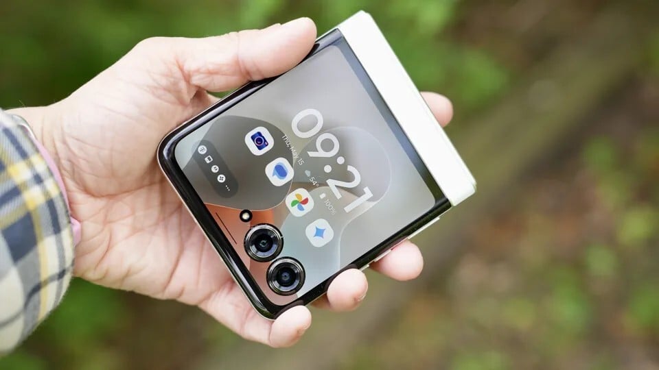 At Least 30 Motorola Phones Are on Track to Get Android 16: Is Yours on ...