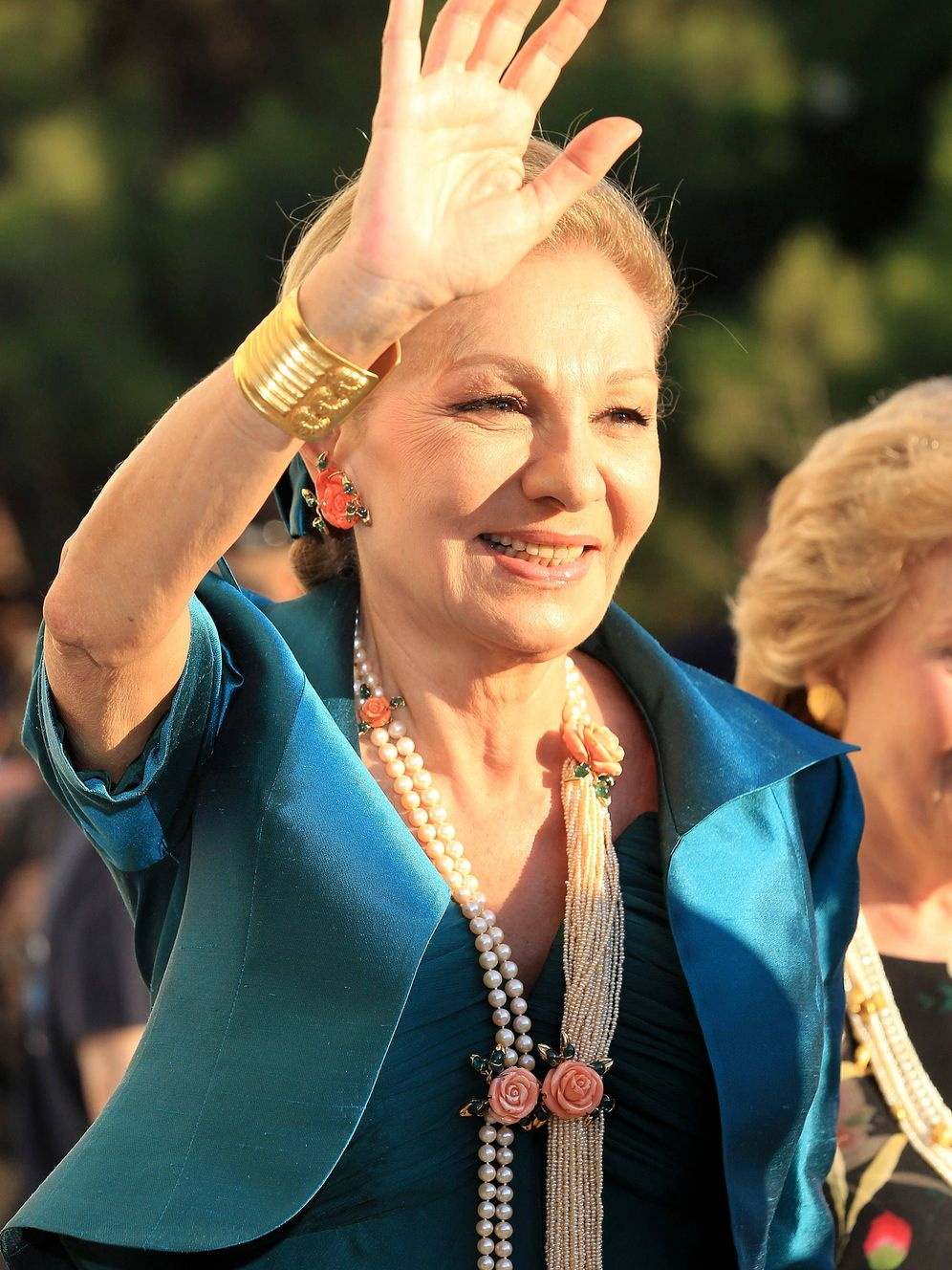 Farah Pahlavi, última emperatriz de Irán, arremete contra Donald Trump ...