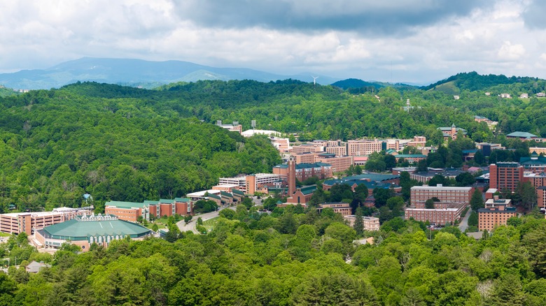 North Carolina's College City By The Blue Ridge Mountains Blends Cabin ...