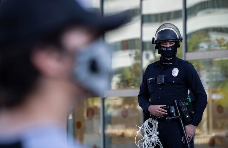 California bill could ban law enforcement from wearing face masks