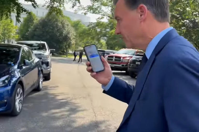 Dem Rep. Tom Suozzi dodges questions about anti-ICE LA riots by faking ...