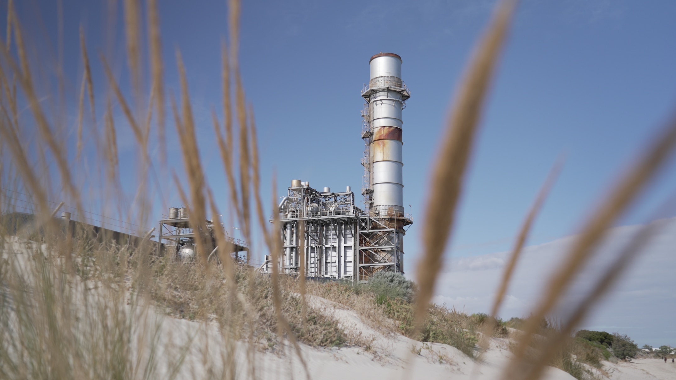 Claims WA's main power grid 'slowly collapsing' as its biggest gas ...
