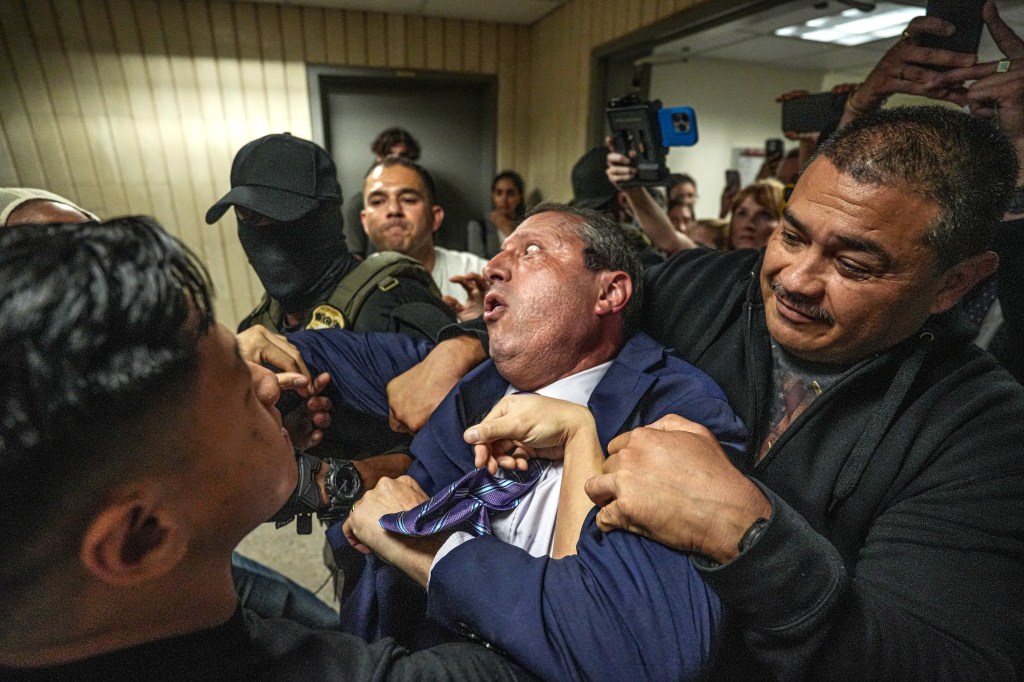 NYC mayoral candidate Brad Lander released after chaotic arrest by ICE ...