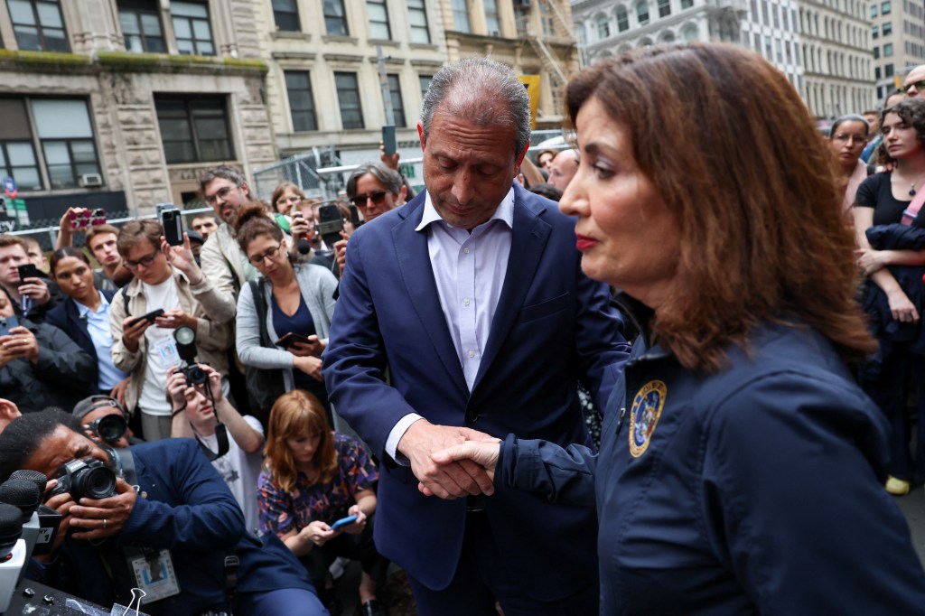 NYC mayoral candidate Brad Lander released after chaotic arrest by ICE ...
