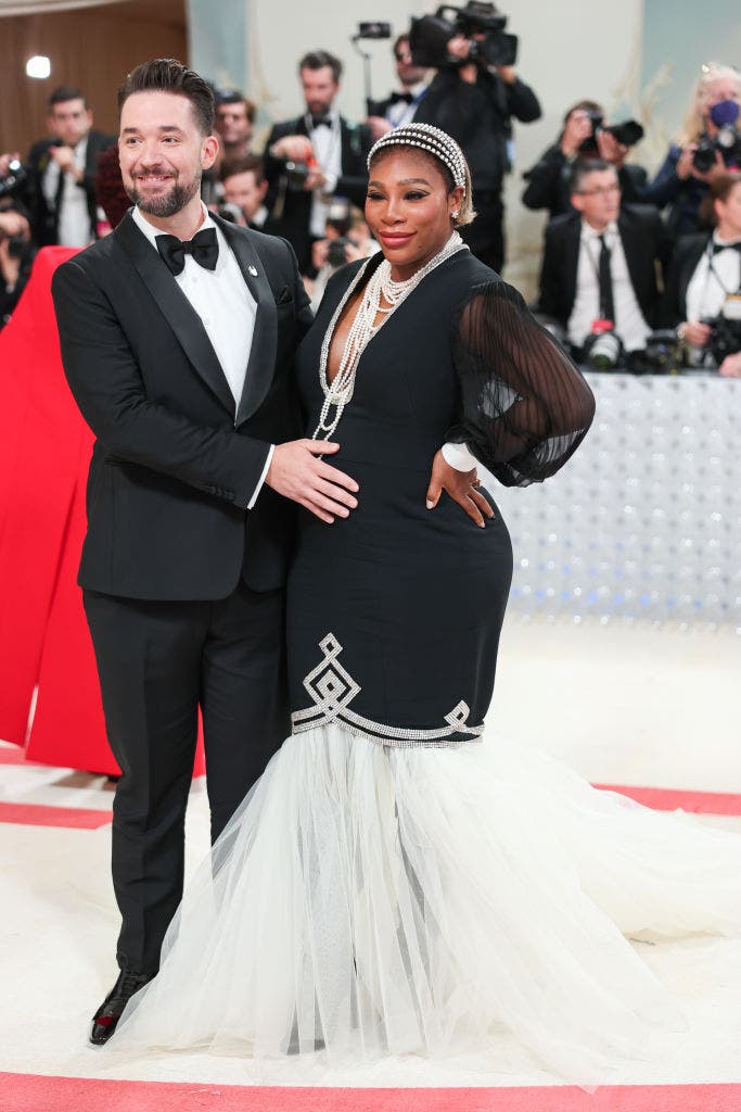 11 celebrity baby bump reveals that had the whole internet gagged