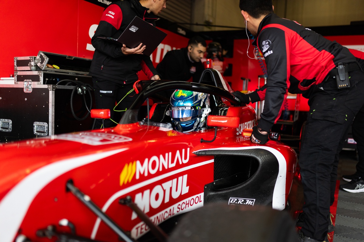 Alexander Jacoby acelera em Paul Ricard pela F4 Espanhola