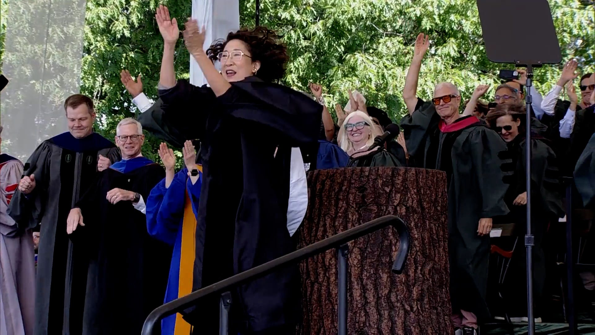 Sandra Oh pays homage to Dr. Cristina Yang, gets graduates to 'dance it ...