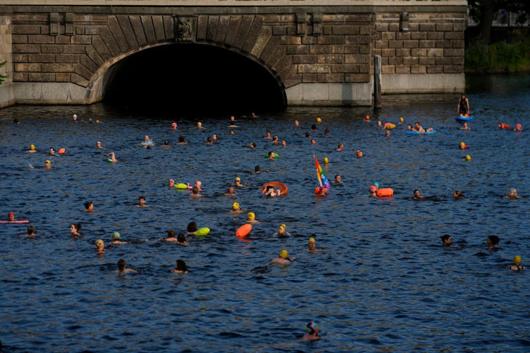 Berlin banned river swimming a century ago. Locals are bringing it back