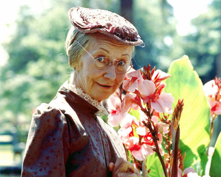 'The Beverly Hillbillies': The Sad Death Of "Granny" Actress Irene Ryan