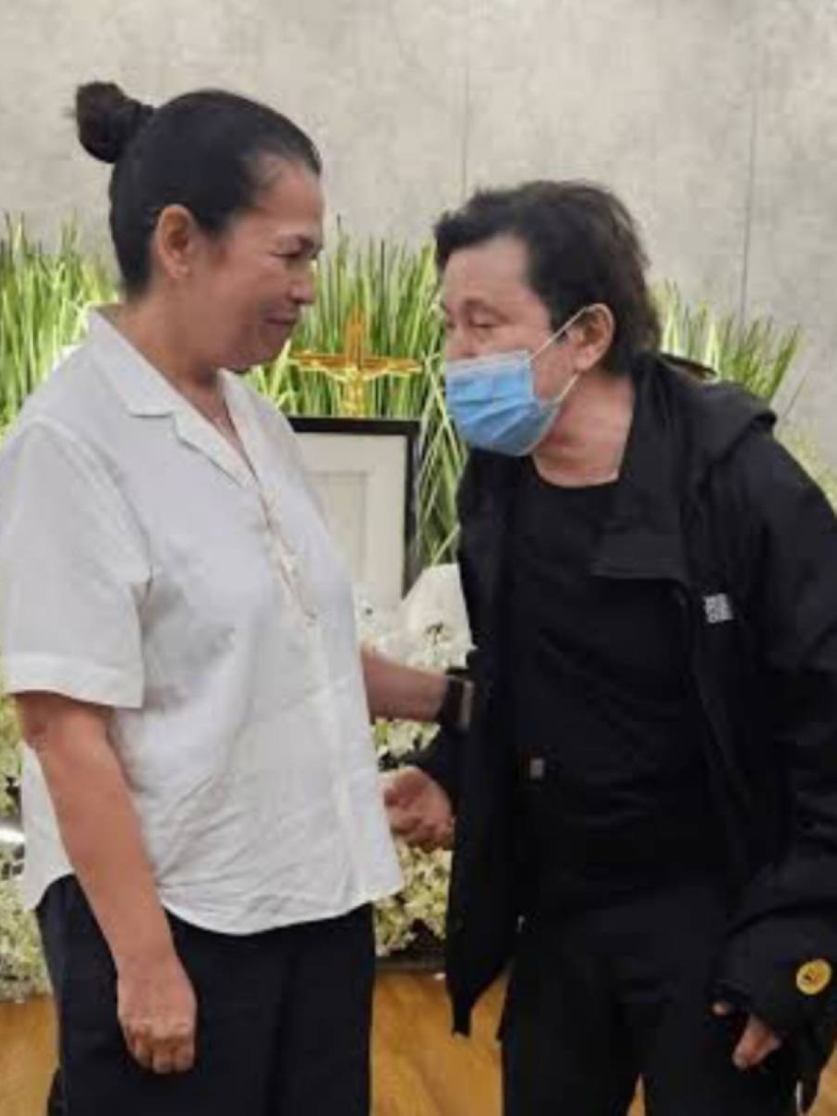 Lotlot de Leon pays tribute to Cocoy Laurel