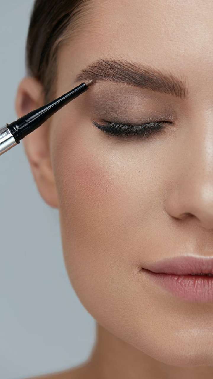 How Can You Regrow Eyebrows Faster Naturally?