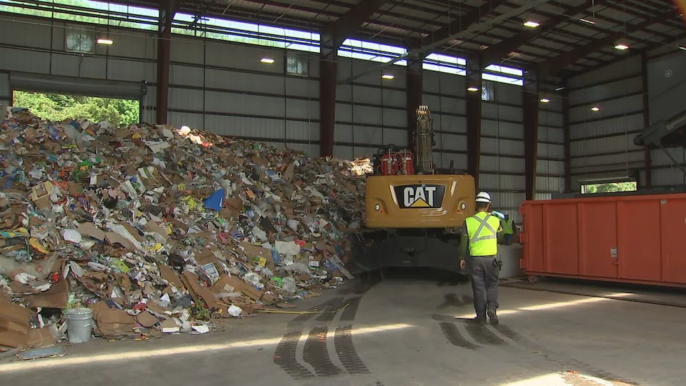 New high-tech recycling center opens, aims to cut landfill waste