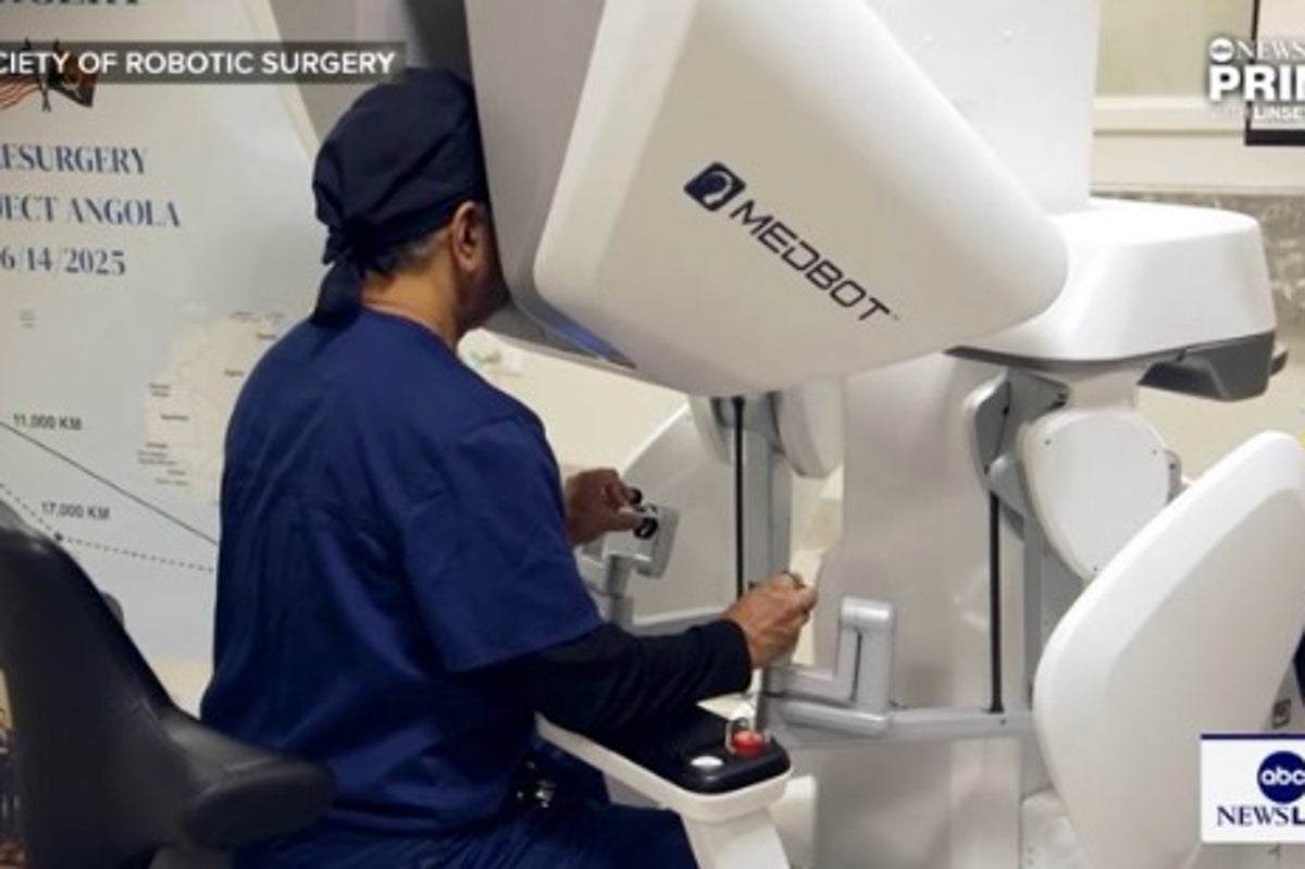 Doctor uses robot to remotely perform surgery on patient thousands of ...