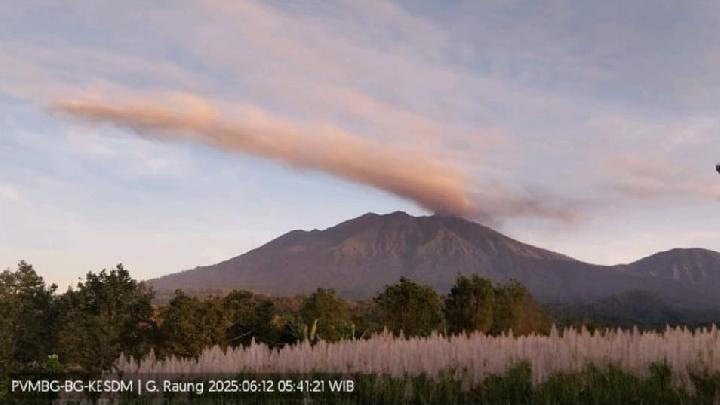 Masih Erupsi, Gunung Semeru Muntahkan Abu Setinggi 800 Meter