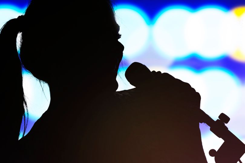 Woman grabs mic in street and starts rapping before people realise who ...