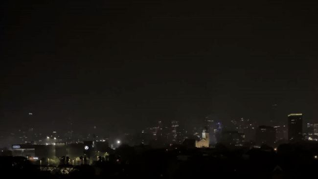 Triple Lightning Strike Hits Chicago Skyscrapers